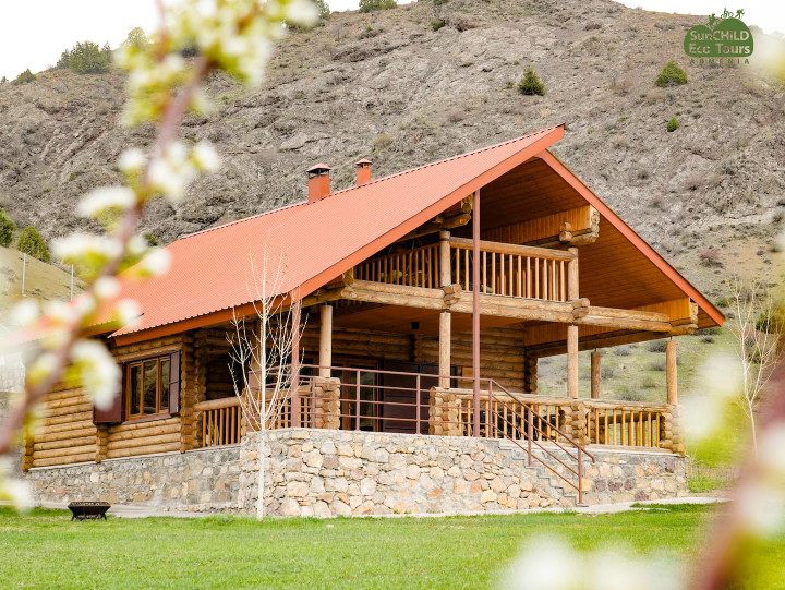 Wooden "Bear Log" House - Armenia