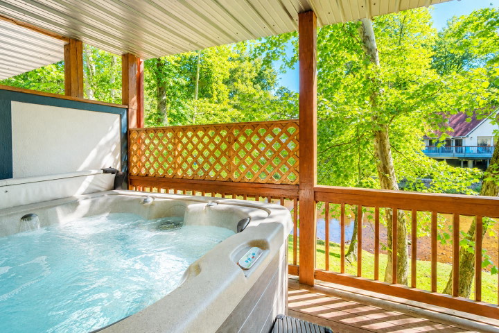 Stroll To Downtown Helen | Hot Tub, Grill + Games - Helen, GA