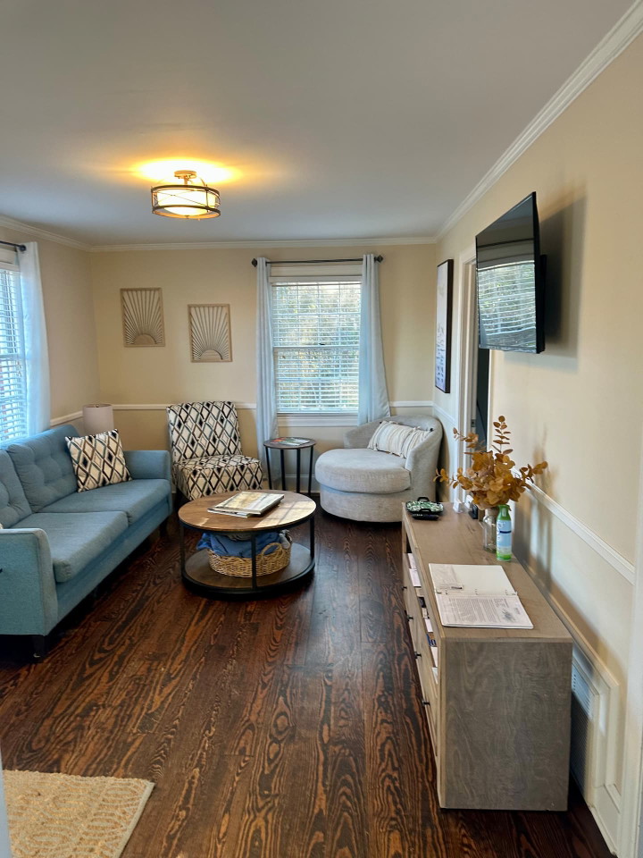 Suite Retreat - 3 Bed Traveler's Cottage - Lake Gaston