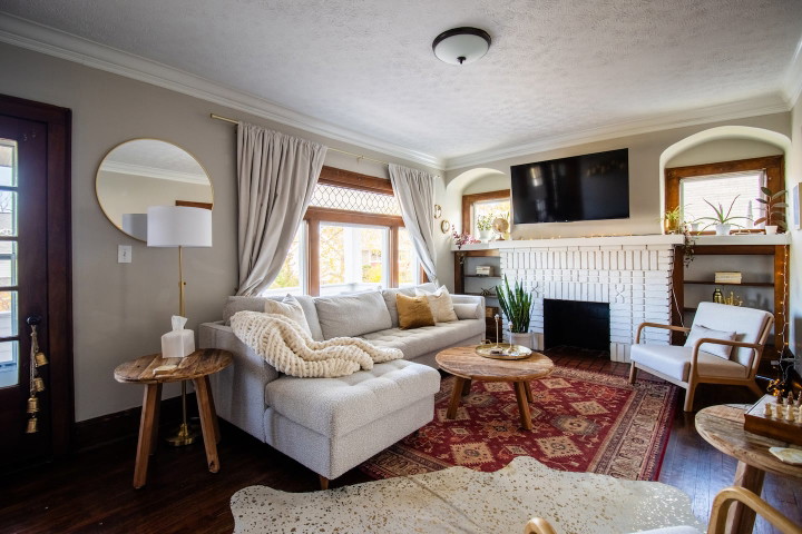 Curated & Convenient: Huge Private 2nd Floor Porch - Cleveland, OH