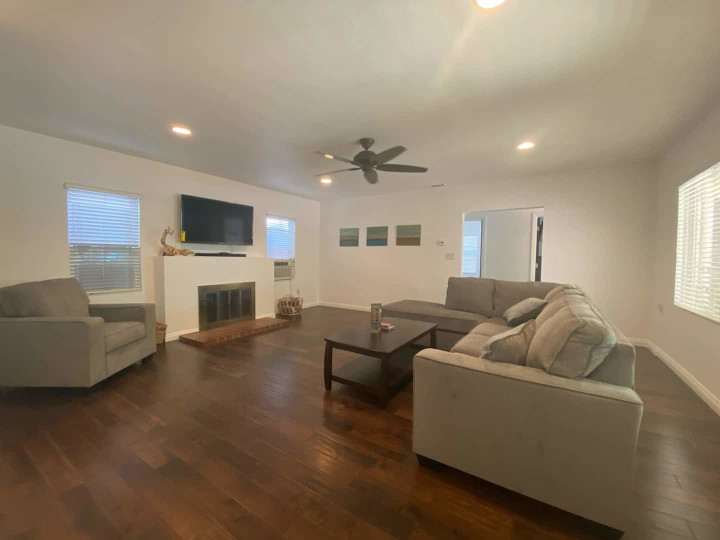 The Garden Beach Getaway - Hawthorne, CA