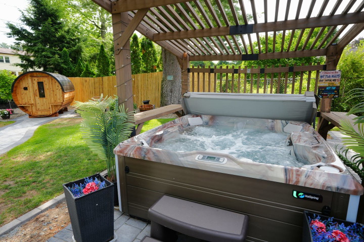 Wonderful Guilderland Garden Spa Retreat - Albany, NY