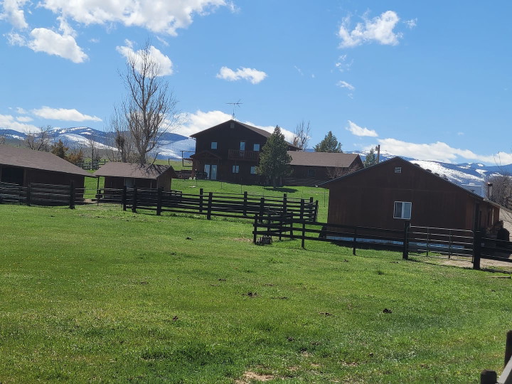 Quiet And Spacious Apt On Beautiful 10 Acre Ranch - Lander, WY