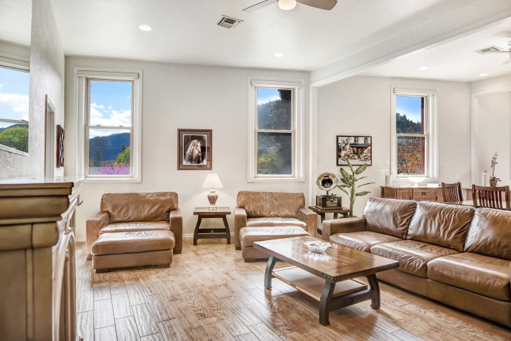 The Executive Suite - Oregon