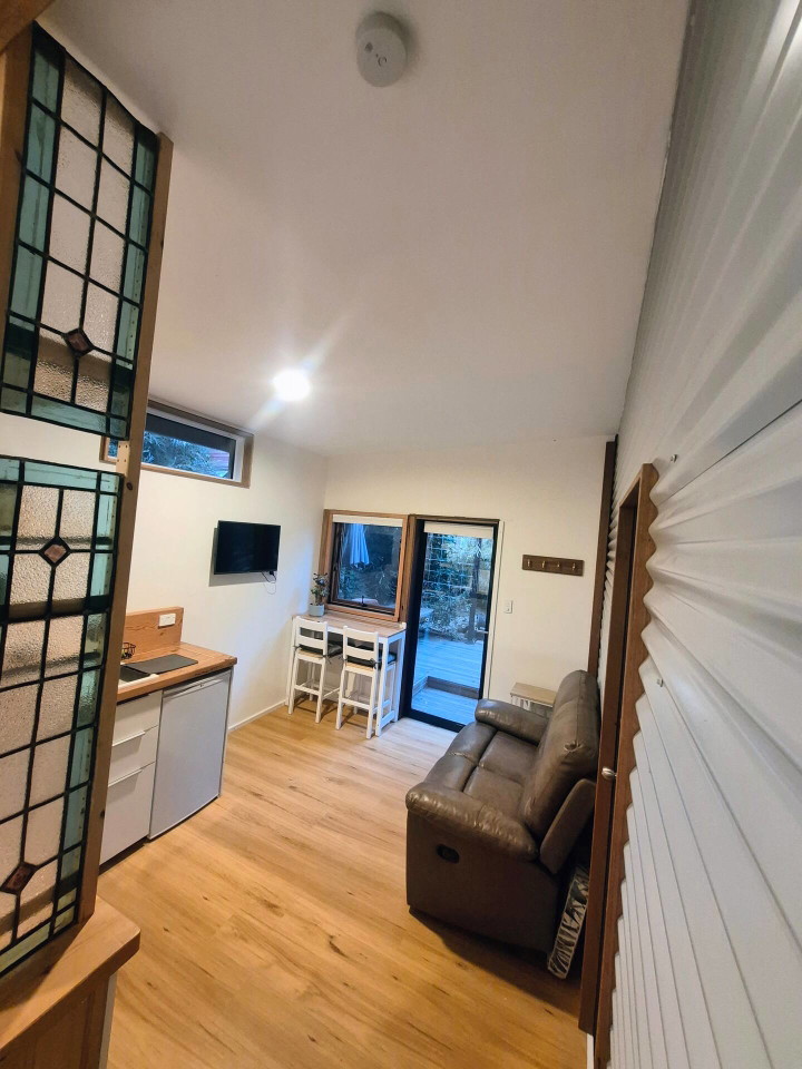 Coastal Studio With Private Deck/garden Area - South Coast