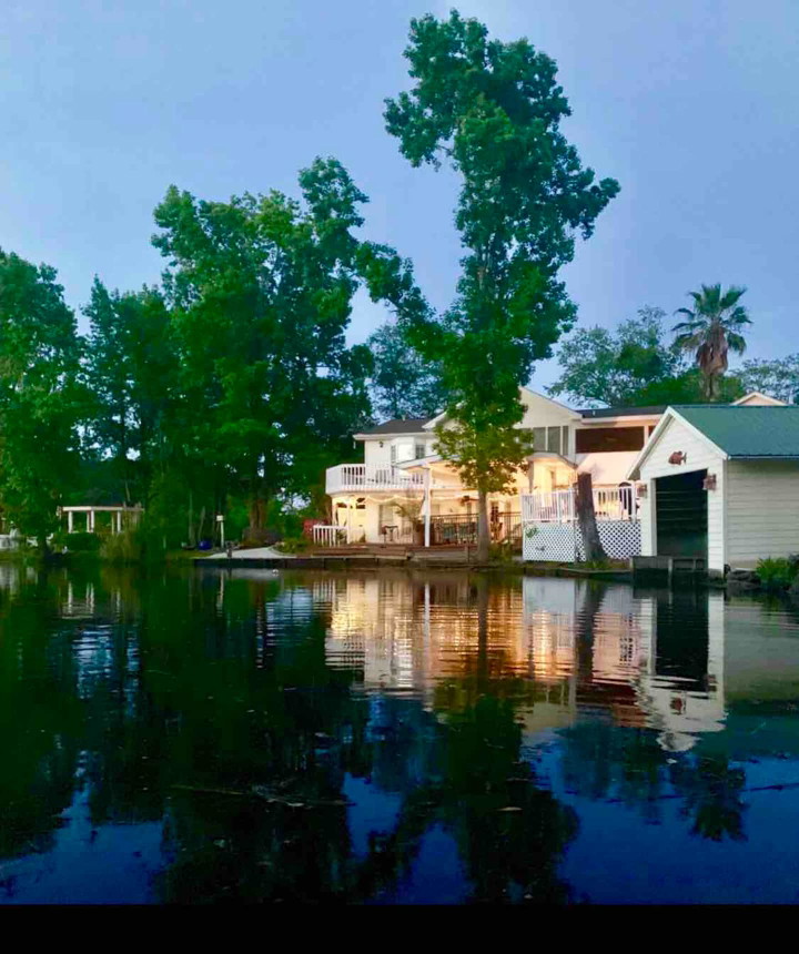 Riverfront 2br Fish&kayak Deck 15 Minutes Savannah - Bluffton, SC