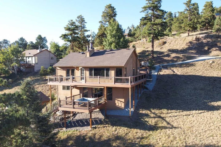 The Retreat | King Bed, Hot Tub & Views - Evergreen, CO