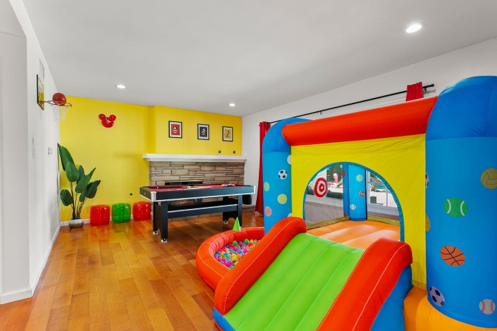 Pool House Near Disney | Pool/ping Pong & Bouncer - Brea, CA