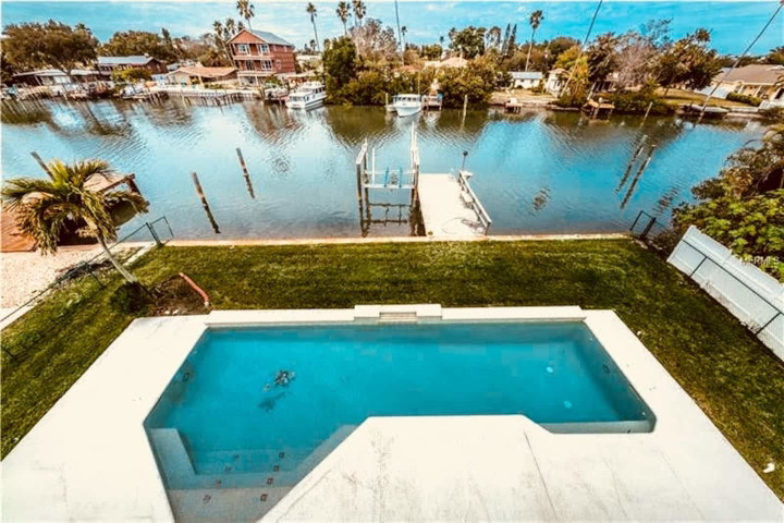 Flipper's Lagoon Waterfront  Pool Home - Indian Rocks Beach, FL
