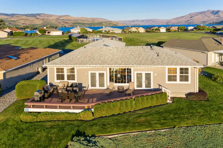 4br Wapato Point Lake View Home - Across From Pool - Lake Chelan, WA