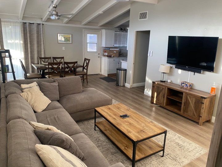 Cozy Home Near Amusement Parks - 풀러턴