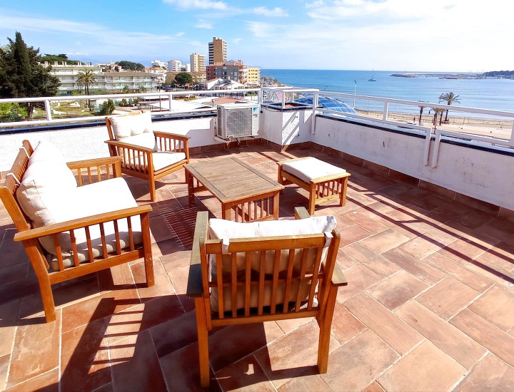 Apartment Right On The Beach - L'Escala