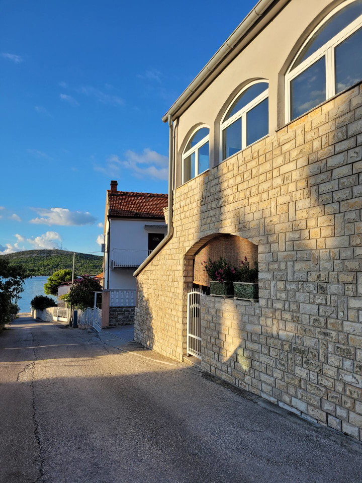 Apartment For 4 To 5 People - Tisno