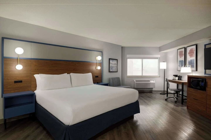 Americinn Lincoln | Deluxe King | Near Unl - Lincoln, NE