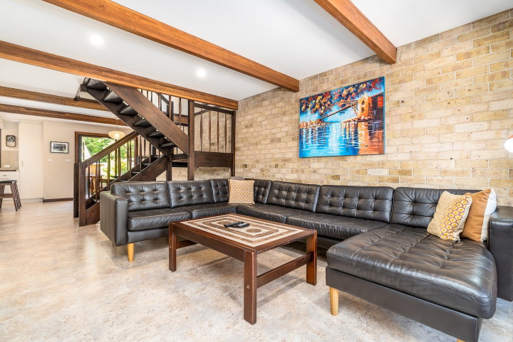 Charming Two-story 2br Townhouse In Braddon - Canberra