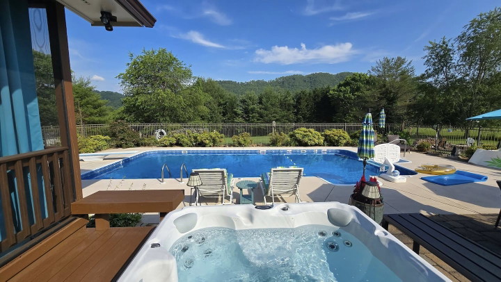 Cane Creek Valley Swim-soak-stay Near Asheville - Asheville, NC