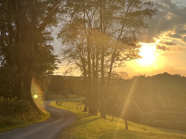 The Rocky Mount: Cozy Cabin Atop The New River Gorge - West Virginia