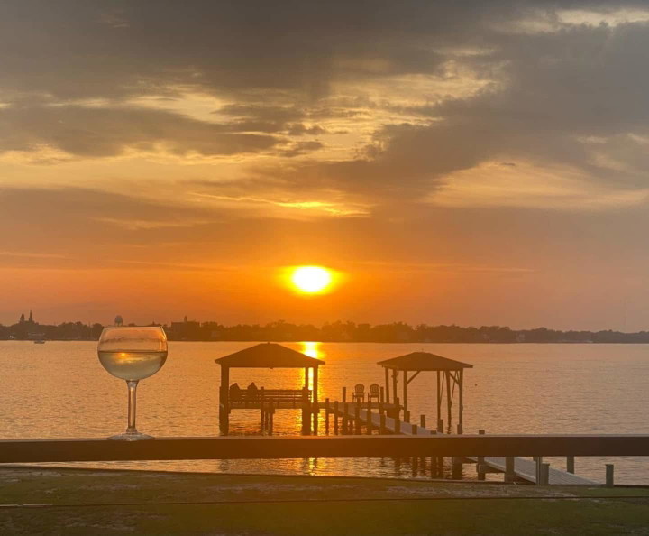 Lil' Dock/riverfront Apt./sunday Checkout 5pm - New Bern, NC