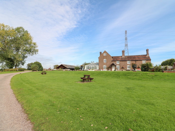 Far Coley Farm &Amp; Log Cabin - Stafford