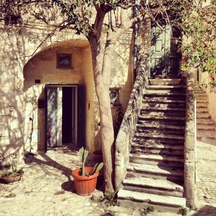 Il Sasso Sotto Lalbero - Matera
