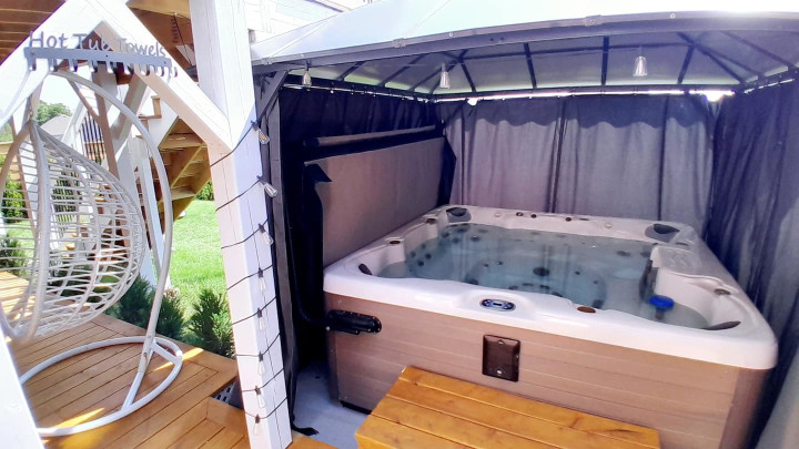 Cedar-view Apartment With Hot Tub (3 Bedrooms) - Orillia
