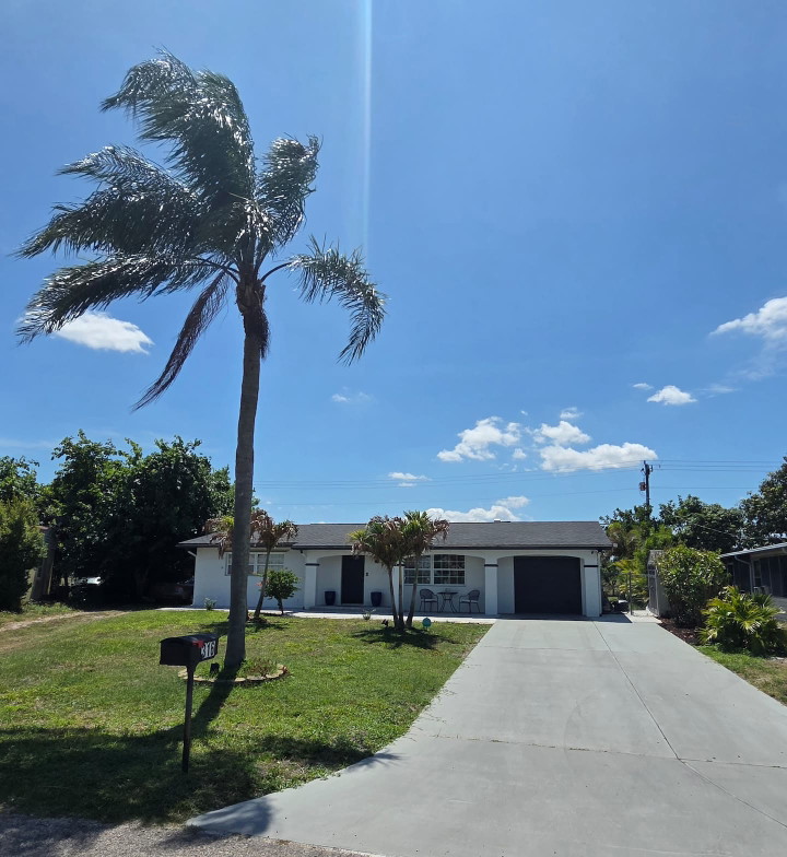 Cute And Cozy Home In The Heart Of Town! - Lehigh Acres, FL