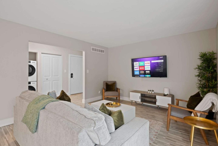 Modern 2br Retreat W/pool & Gym | Near Downtown - Rochester Hills, MI