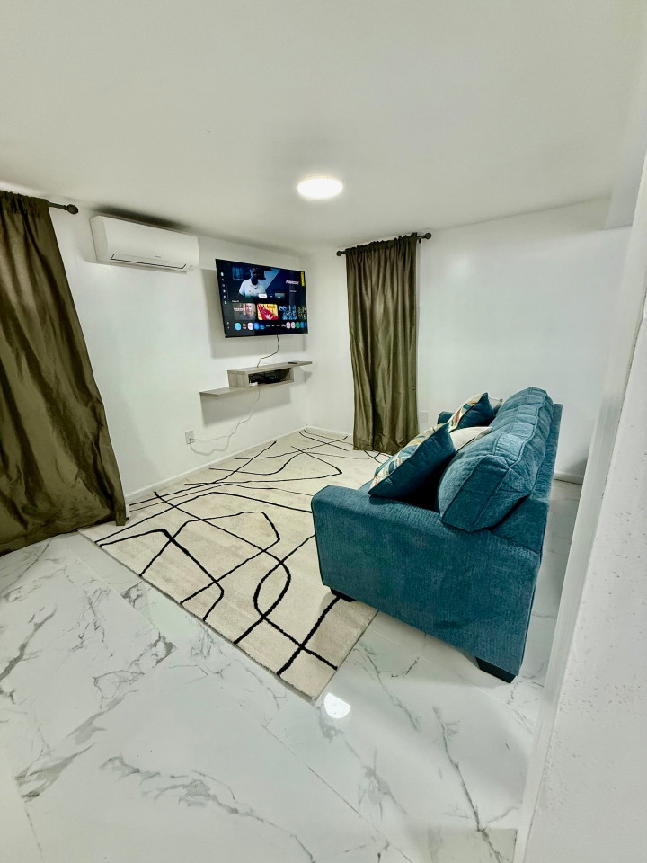 Stylish Apartment In Fresh Meadows - Queens, NY