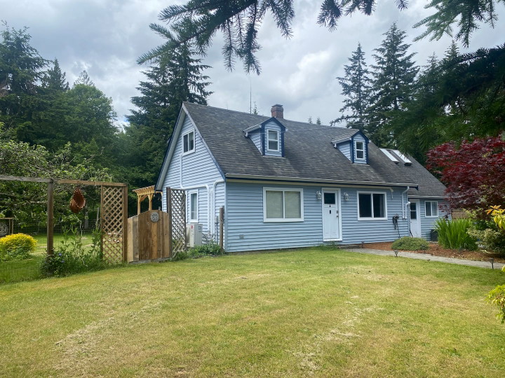 Spacious Home With Large Yard - Hornby Island