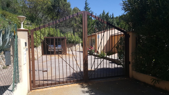 Les Spaniais, Situé Dans Un Domaine Privé - Draguignan