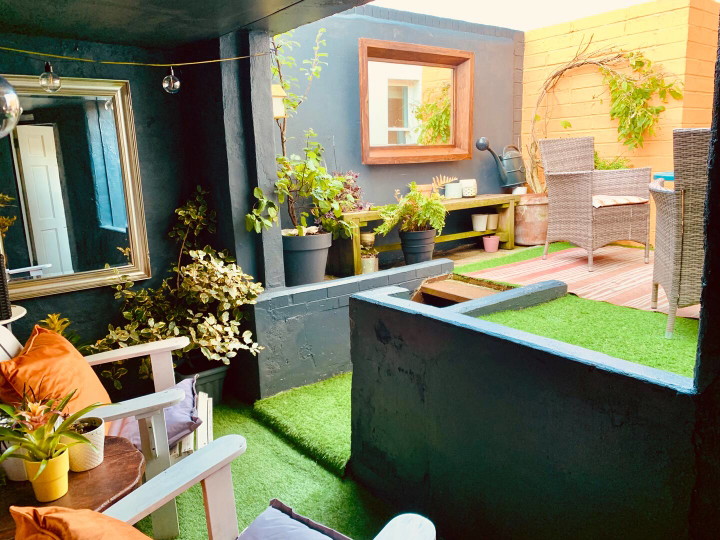 Vibrant Beach Front Getaway - Folkestone
