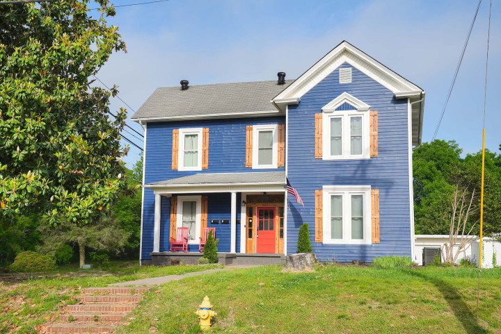 Historic Charm Meets Modern Comfort Central Mooresville Apt. A, Walkable Area - Davidson, NC