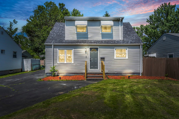 Modern & Stylish | Cozy 3br Home W/ Hot Tub - Willoughby, OH