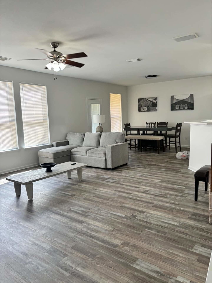 Comfy Home 6 Miles From Bush Airport - Houston George Bush Airport (IAH)