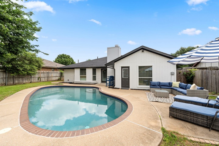 Pool Home | Renovated | Near Dfw - Fort Worth, TX