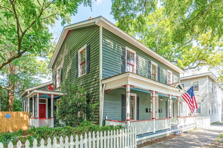 Gorgeous Apt In Heart Of Downtown: The Hall House - Leland, NC