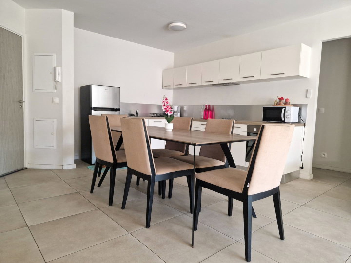 F3 Entier Au Pk6 Avec Terrasse Et Parking Sécurisé - Nouméa