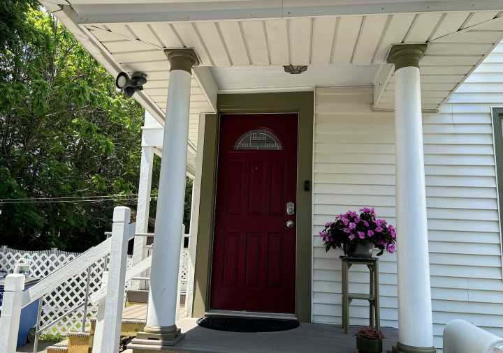 Clean & Comfortable, 2nd Fl Apt - Waterville, ME