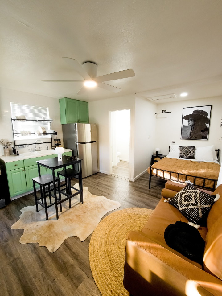 Private Retreat W/kitchenette And Bistro - Sacramento, CA