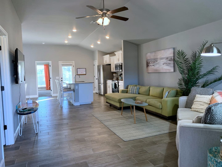 Beachin' Bungalow - Firepit & Fenced In Backyard! - Joplin, MO