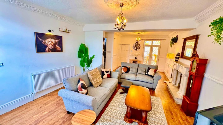 Modern 5 Bed House|sleeps 10|free Parking, Jacuzzi - Sheffield