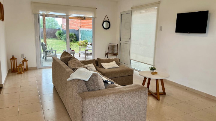 Beautiful, Comfortable And Bright House - Bragado