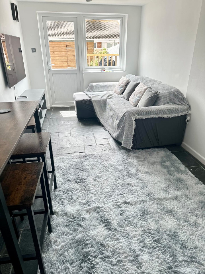 Beautiful 2 Bedroom South Facing Garden Apartment - Jersey