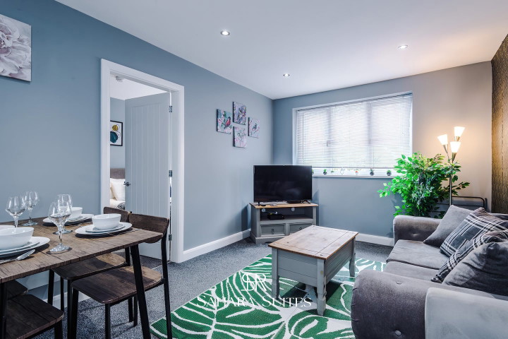 Modern 2br Preston Apt | Monthly Stays | Parking - Preston