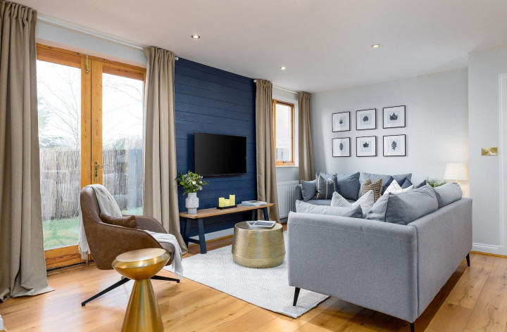 Stunning 2 Bed Flat With Parking And Garden - Gleneagles
