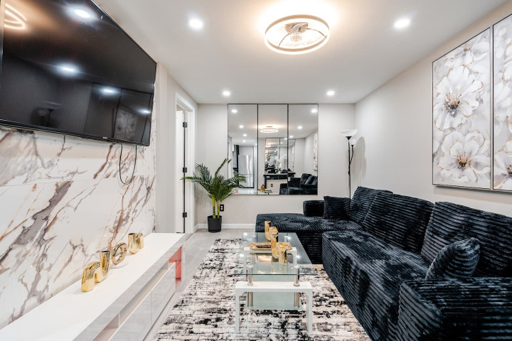 2 Bedroom King In-law Suite And 1 Parking 1 Car - Kensington, MD
