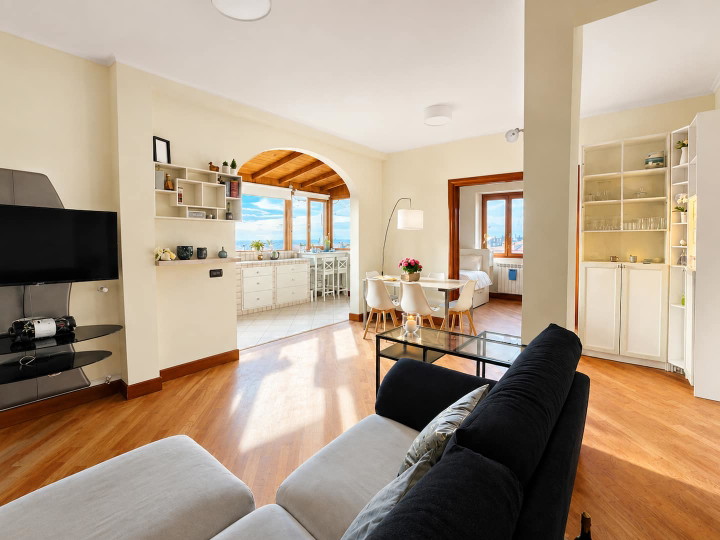 Bright And Cozy Penthouse - Marino
