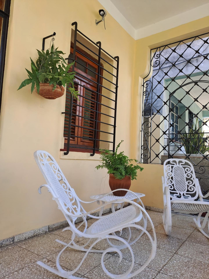 Live In A Havana Neighborhood - Havana