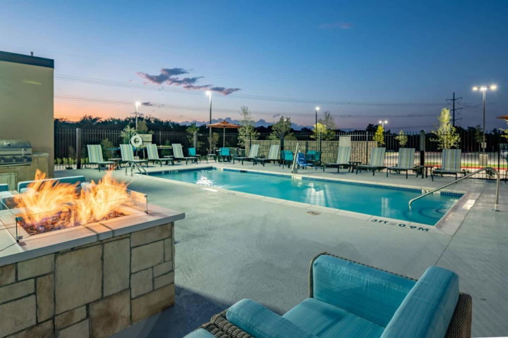 Mckinney Escape | Gym. Pool. Free Breakfast. - McKinney, TX