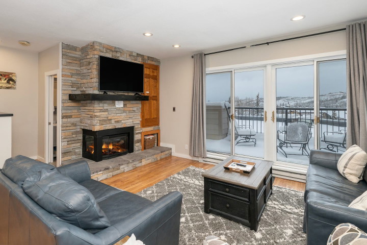 Great Location! Downtown Winter Park W/hot Tub! Sleeps 6! - Winter Park, CO